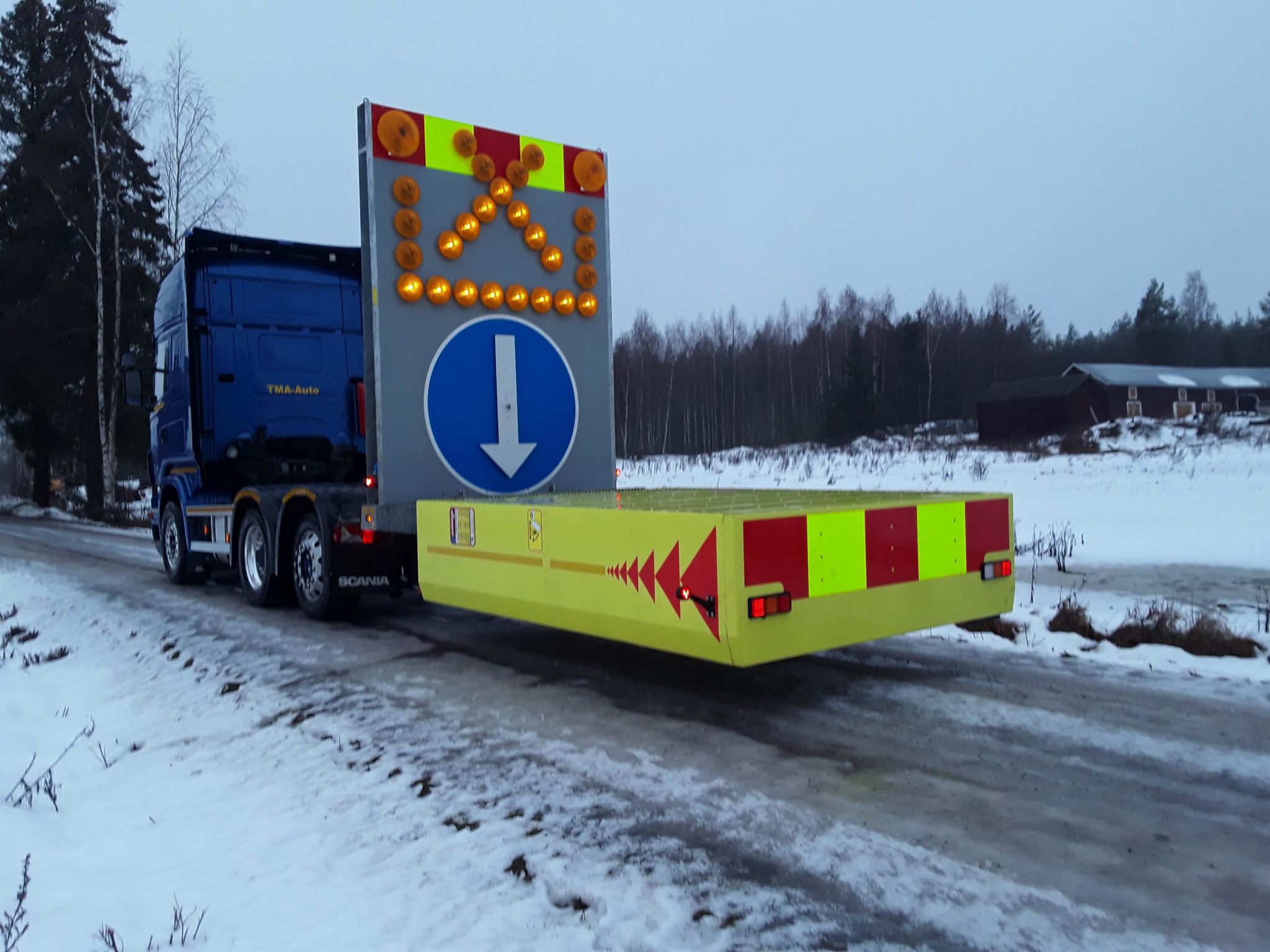 Törmäysvaimenninauto - E-P:n Hinauspalvelu